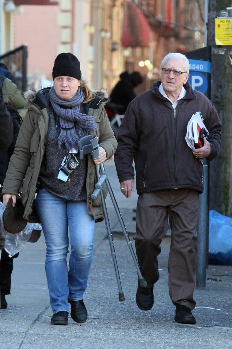 PICS: Robert De Niro looks 10 years older as he struggles to get out of ...