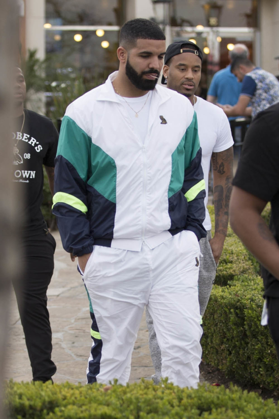 Drake drops the top on his Maybach in Calabasas – Sandra Rose