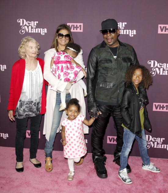 Sean Combs kisses his mom Janice Combs at VH1’s 3rd Annual Dear Mama: A ...