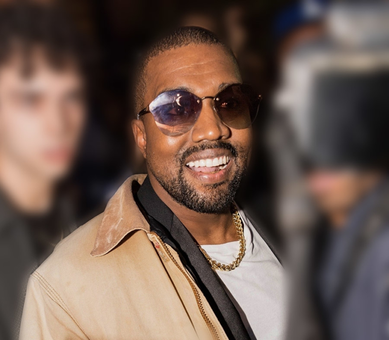 Kanye West doesn’t disappoint the crowds while leaving the Mercer Hotel ...