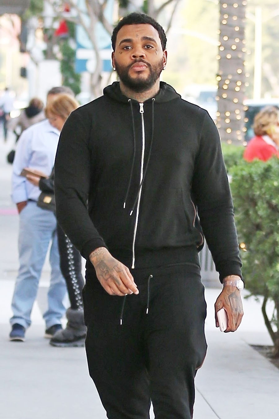 Kevin Gates runs errands with his wife Dreka Gates. The duo look trendy ... Kevin Gates runs errands with his wife Dreka Gates. The duo look trendy ...