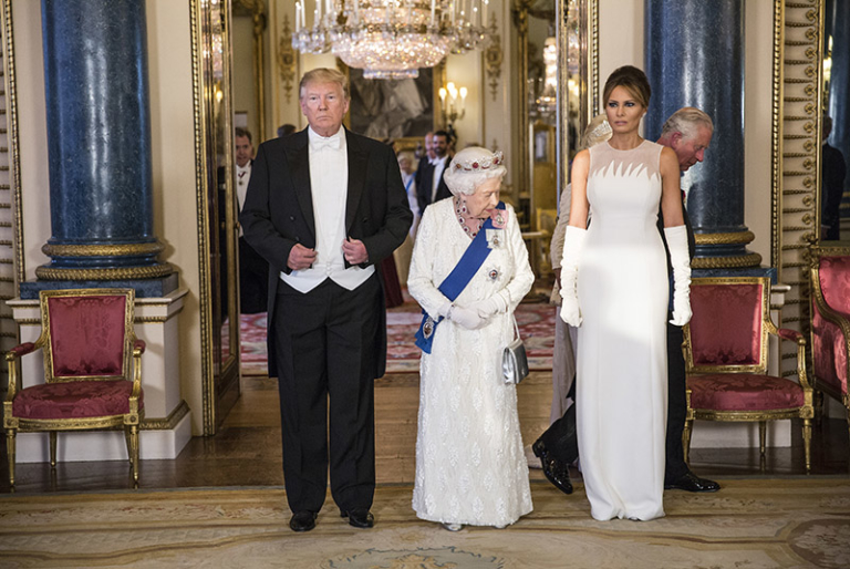 Queen Elizabeth II (C),U.S. President Donald Trump (L) and First Lady ...