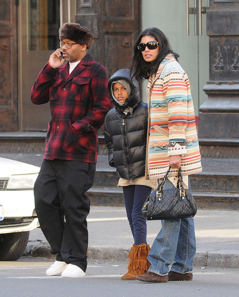 Designer Rachel Roy walks with Damon Dash and daughter Ava walk in the ...