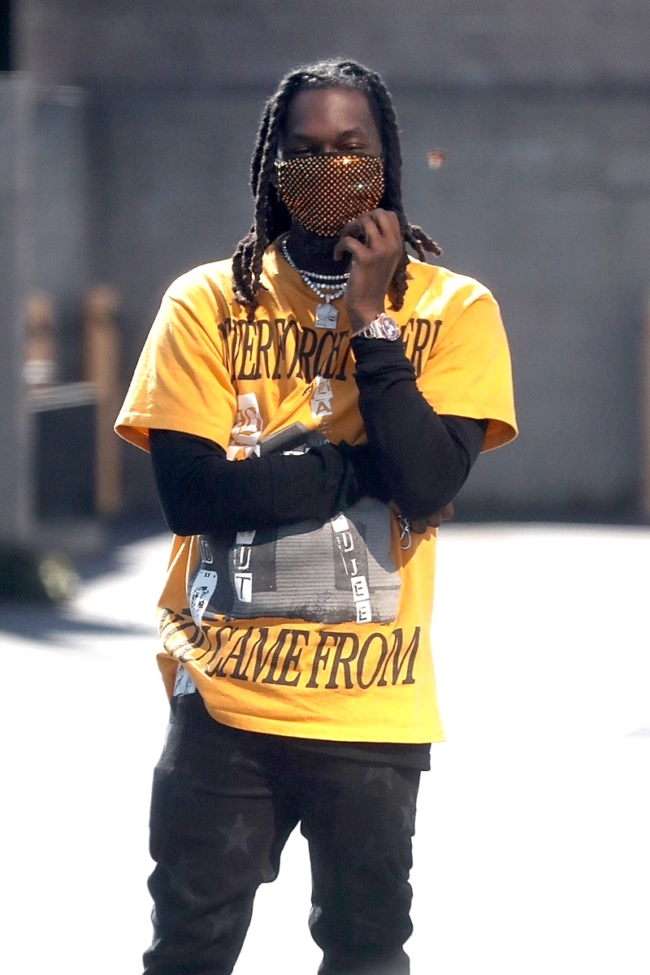 Offset from Migos talks to a friend with a mask on | Sandra Rose