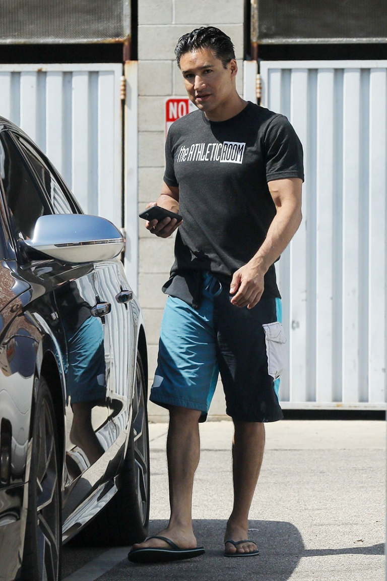 *EXCLUSIVE* Mario Lopez returns to his car after a private Jujutsu gym ...
