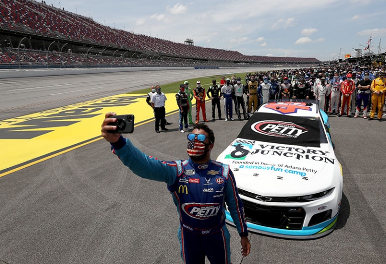 Bubba Wallace’s ‘noose’ was a garage pull-down rope (All NASCAR garages ...