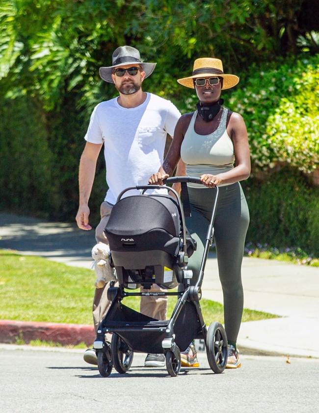 Los Angeles, CA – *EXCLUSIVE* – Joshua Jackson and wife Jodie Turner ...
