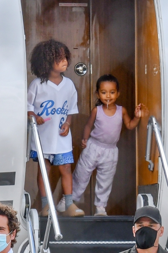 Kim Kardashian and Kanye West arrive in Miami after Dominican Republic Getaway! – Sandra Rose