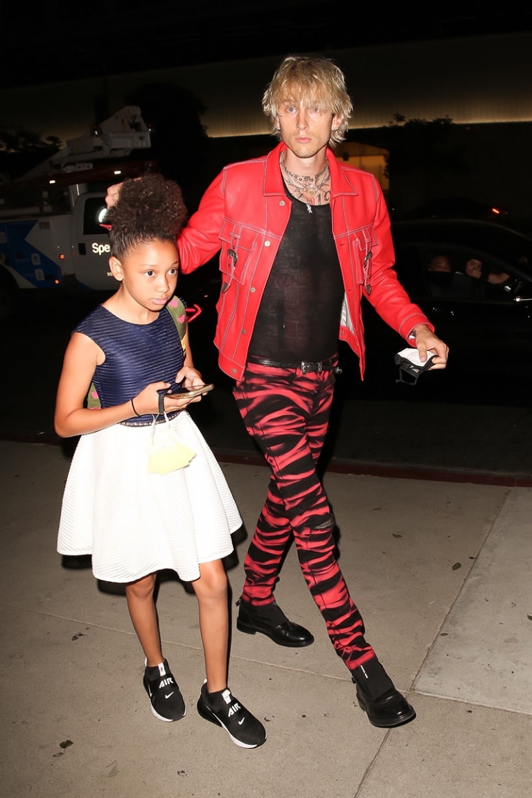 Machine Gun Kelly arrives at Boa for dinner with his daughter – Sandra Rose