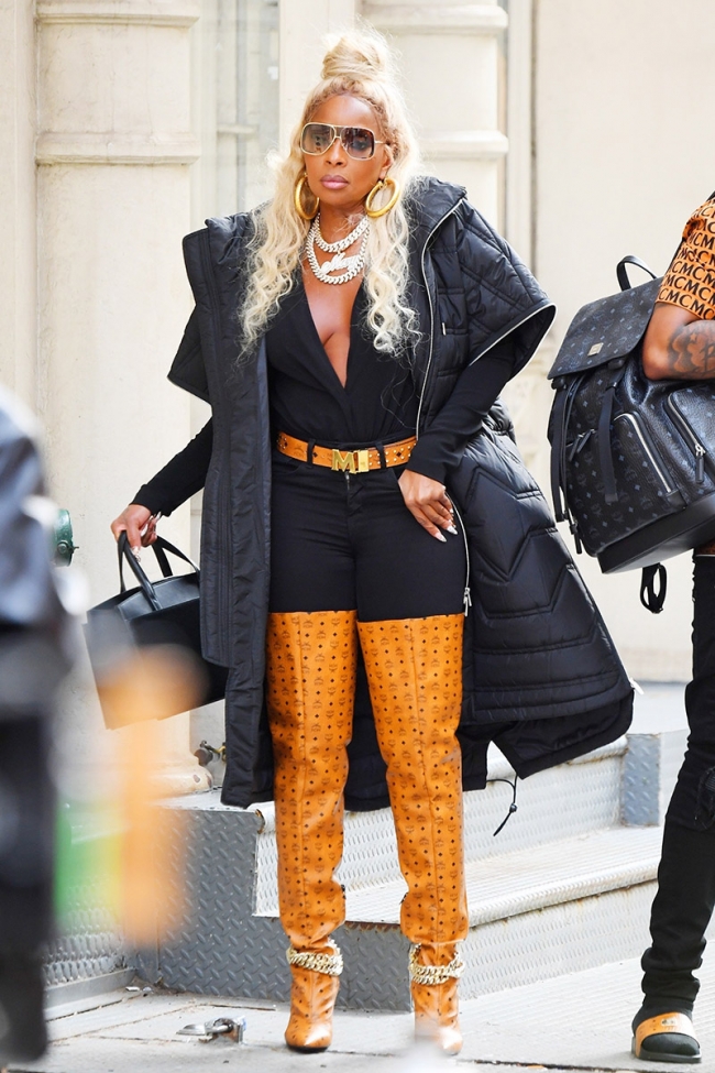 Mary J. Blige rocks head to toe MCM filming outside the MCM store in ...