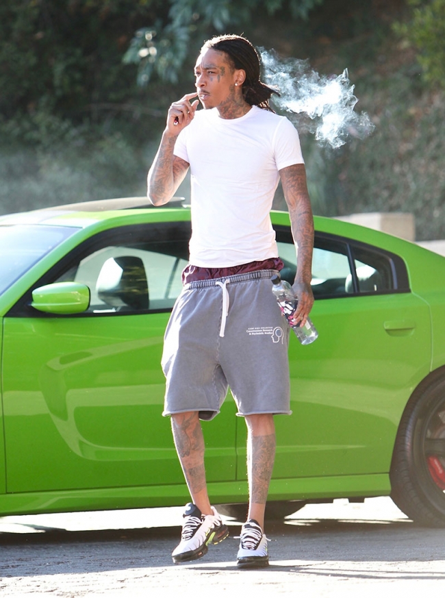 *EXCLUSIVE* Rapper Wiz Khalifa takes a few hits from his blunt before ...