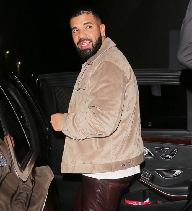 Drake is all smiles while leaving a late-night dinner in Beverly Hills ...