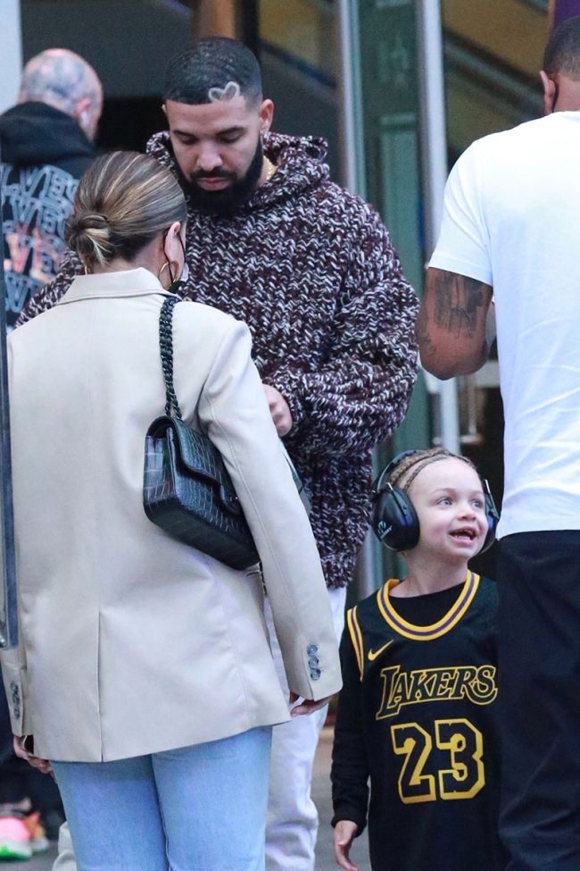 *EXCLUSIVE* Drake steps out with son Adonis Graham to the Lakers vs ...