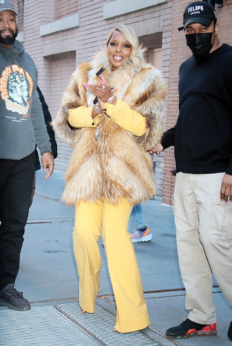 New York, NY – Singer Mary J. Blige arrives at ABC’s The View promoting ...