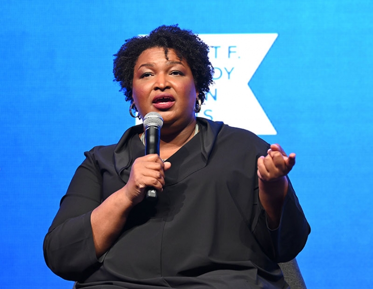 Stacey Abrams apologizes for requiring school children to mask up so ...