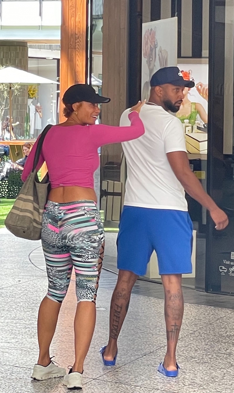 PICS: Nicole Murphy Gets Her Groove Back with Mystery Man – Sandra Rose