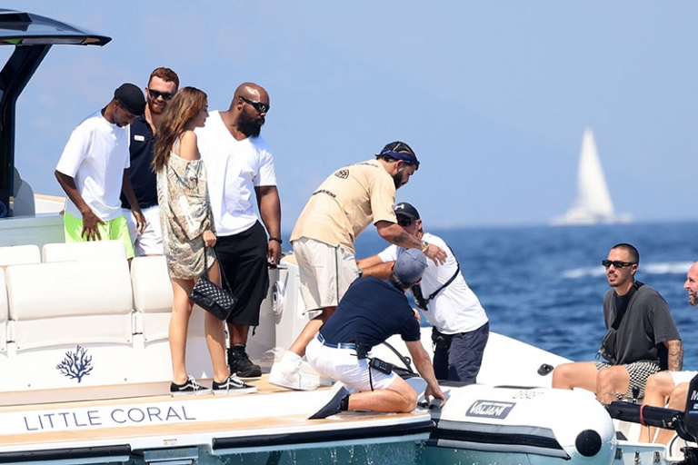 Drake’s yacht girl identified as YouTube influencer Suede Brooks ...