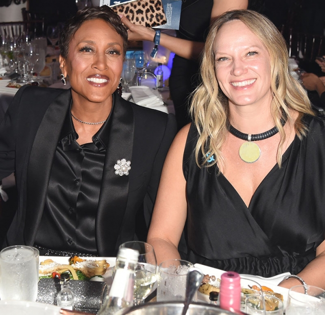 ABC anchor Robin Roberts holds back tears as she takes time off to be ...