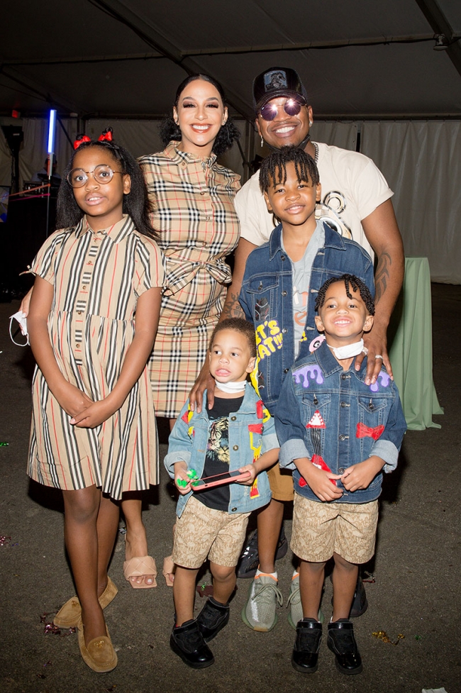 ATLANTA, GEORGIA – MAY 01: (L-R) Madilyn Grace Smith, Crystal Smith, Ne ...