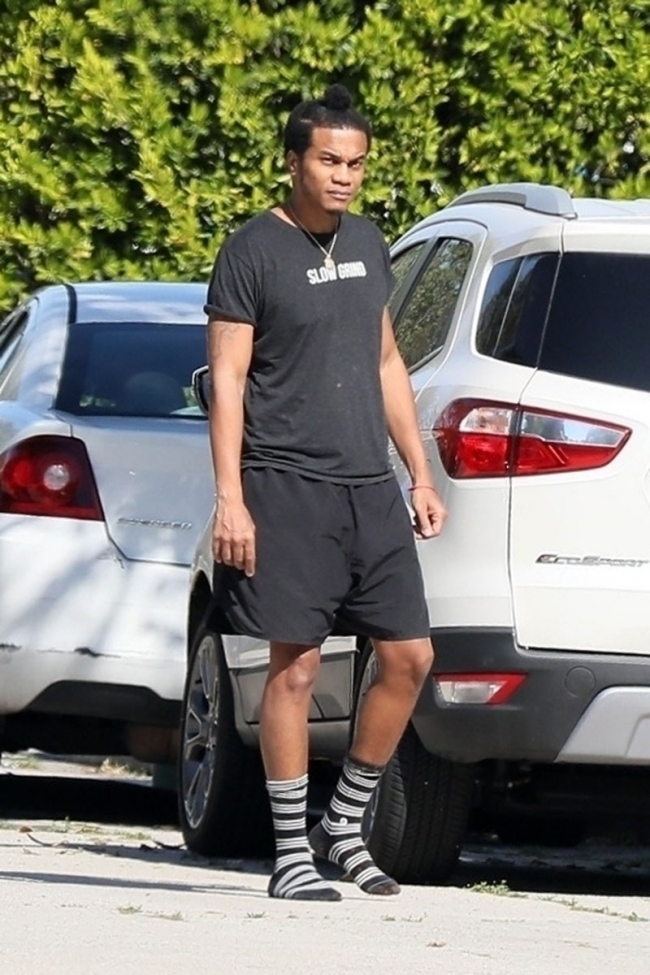 *EXCLUSIVE* Cory Hardrict leaves the house with No Shoes – Sandra Rose