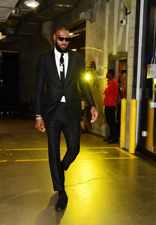 LeBron James Paid Tribute to Rapper Takeoff Ahead of Lakers Game ...