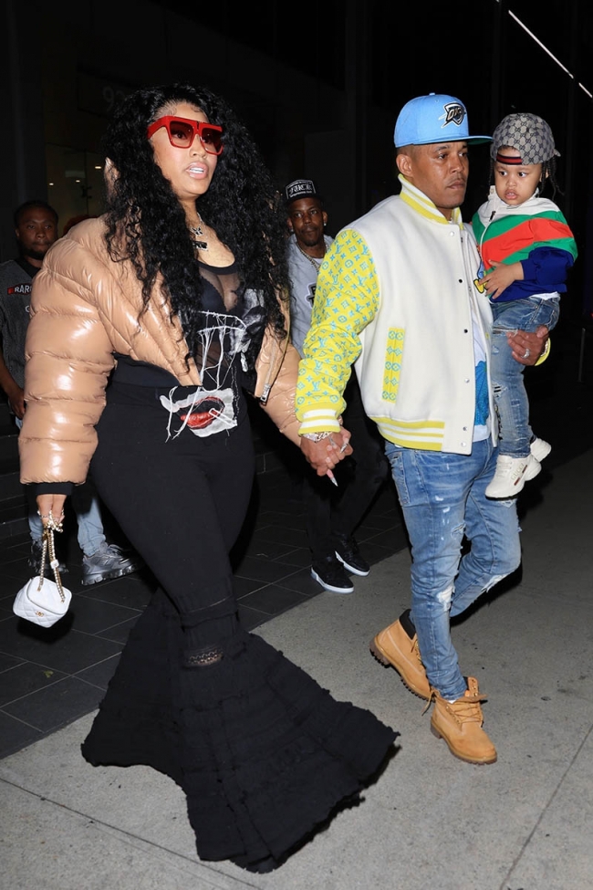 West Hollywood, CA – *EXCLUSIVE* – Nicki Minaj shows off her curvy ...