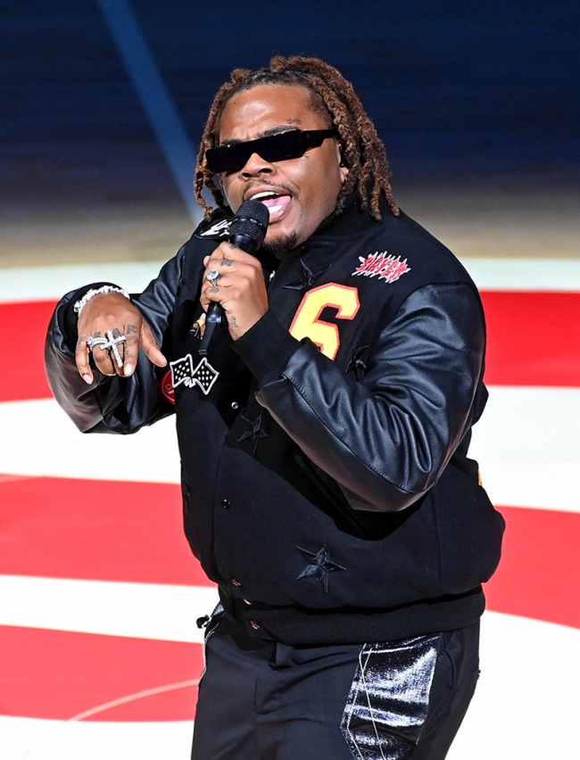 ATLANTA, GEORGIA – NOVEMBER 17: Rapper Gunna performs at halftime ...