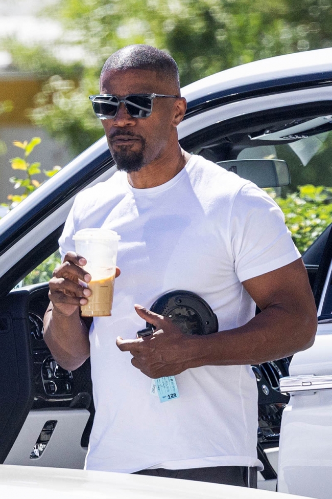 Los Angeles, CA – *EXCLUSIVE* – Actor Jamie Foxx satisfied his coffee ...