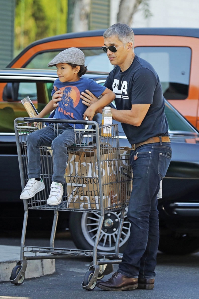 Beverly Hills, CA – *EXCLUSIVE* French actor Olivier Martinez takes his ...