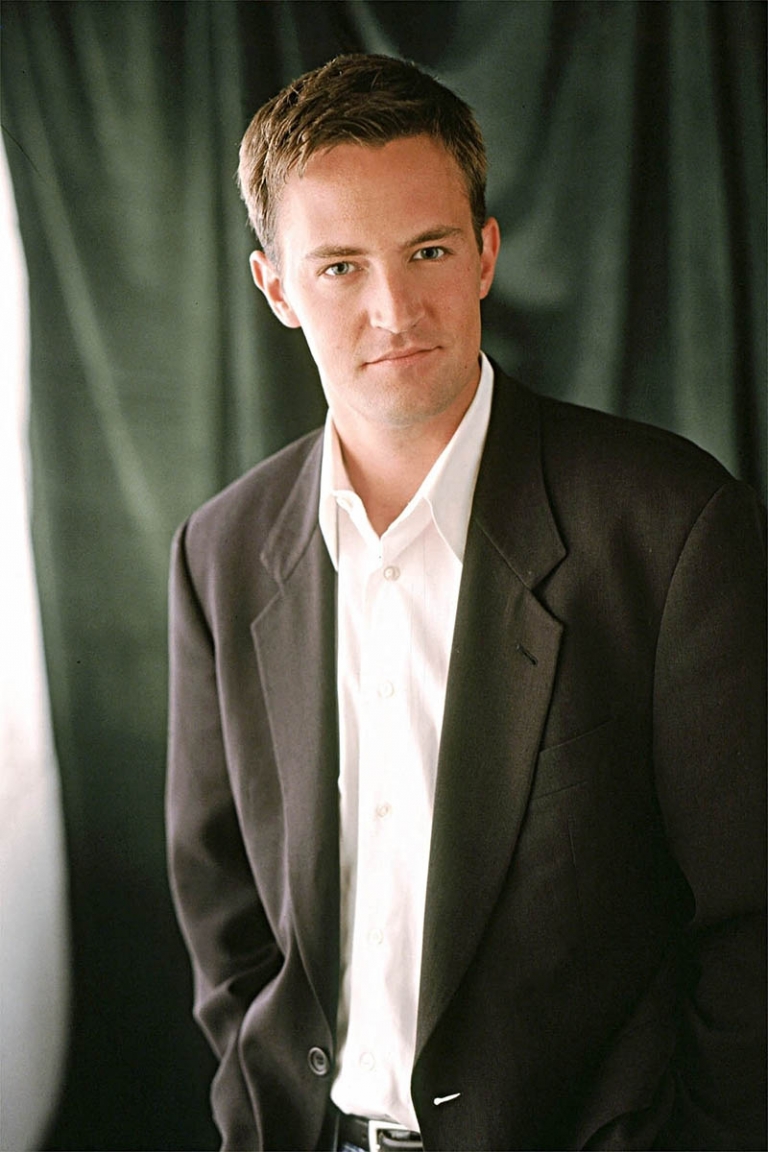 Los Angeles, CA – Matthew Perry found dead in his jacuzzi at his home ...
