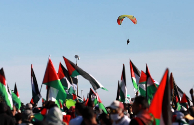 CAPE TOWN, SOUTH AFRICA – MAY 23: A paraglider seen as South Africans ...