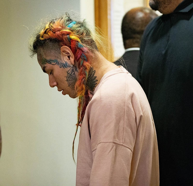 HOUSTON, TX – AUGUST 22: Rapper Tekashi69, real name Daniel Hernandez ...