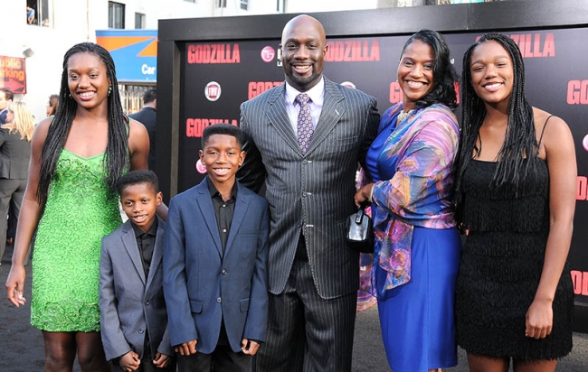 HOLLYWOOD, CA – MAY 08: Actor Richard T. Jones (C) and family arrive at ...