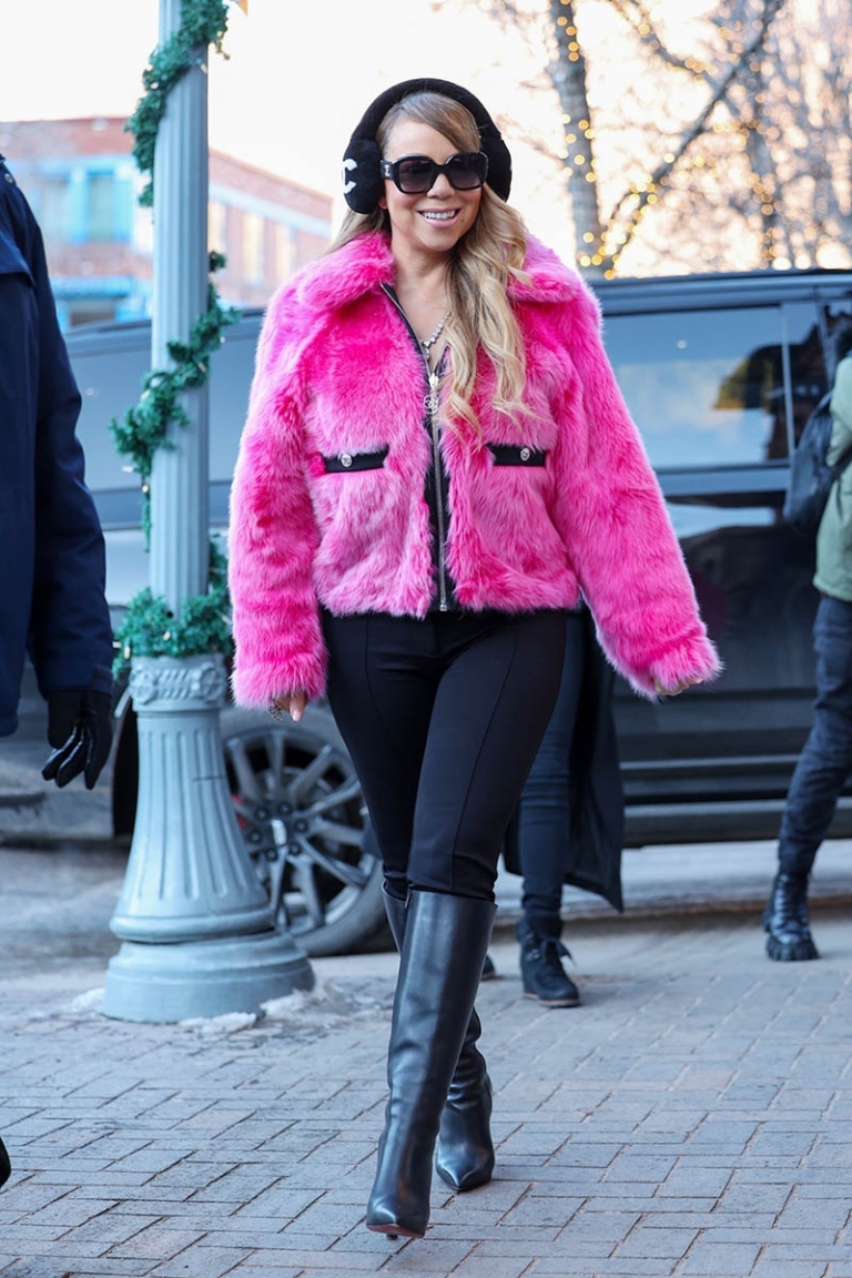 Aspen, CO – *EXCLUSIVE* – Mariah Carey was spotted doing some shopping ...