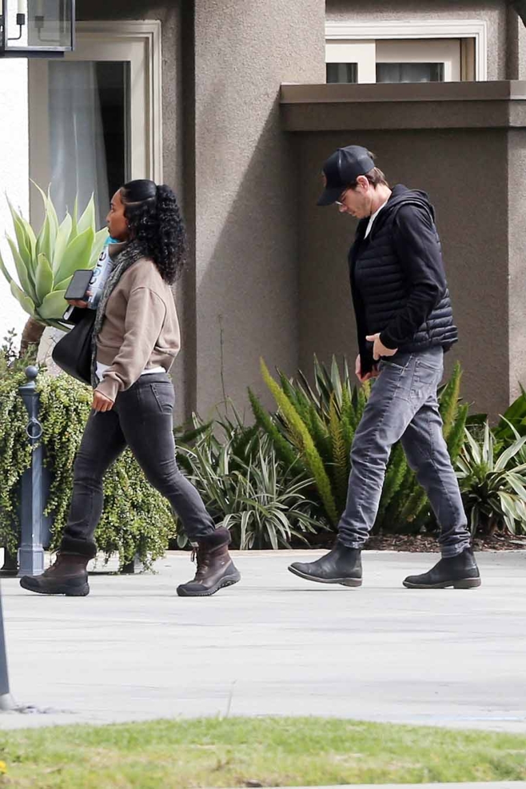 New grandma Chilli and BF Matthew Lawrence spotted in L.A. – Sandra Rose