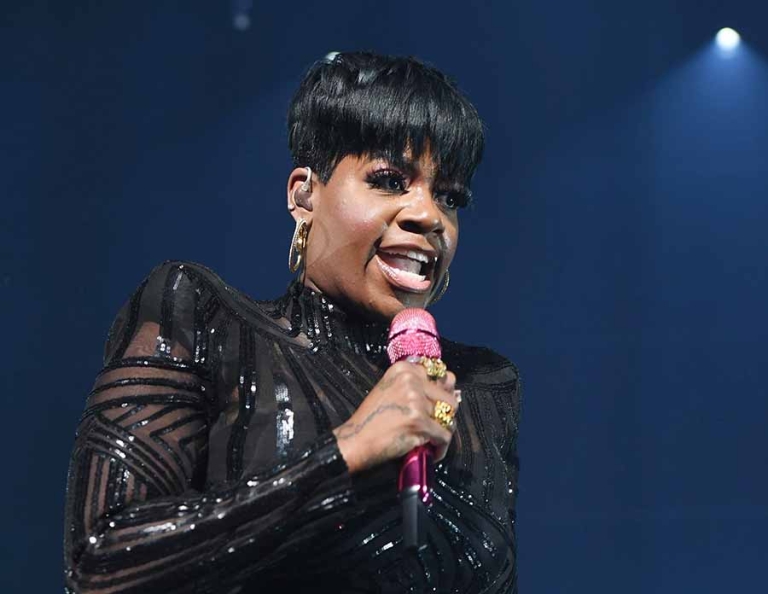 Fantasia and Busta Rhymes Call Out Fans for Being on Phones – Sandra Rose