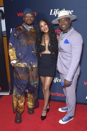 Meagan Good and Jonathan Majors share awkward kiss at movie premiere ...