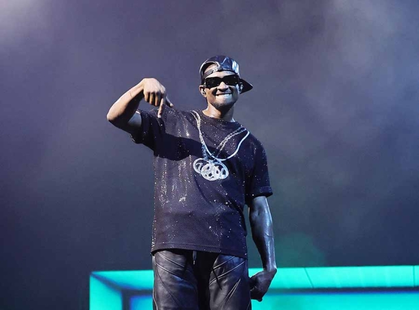 WASHINGTON, DC – AUGUST 20: (EXCLUSIVE COVERAGE) Usher performs onstage ...