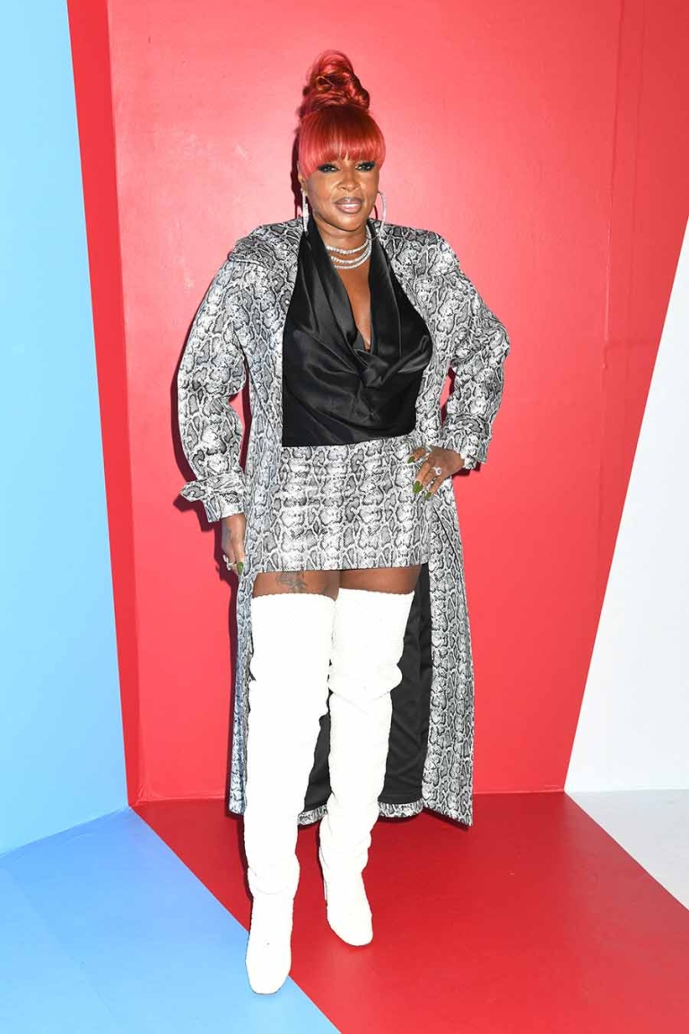 Photos: Dawn Staley, Joe Biden, Taylor Swift, Travis Kelce & More ...