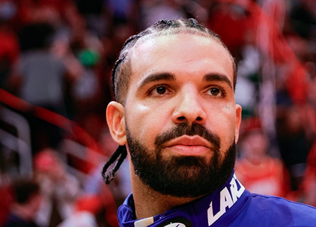 HOUSTON, TEXAS – MARCH 16: Rapper, songwriter, and icon Drake attends a ...