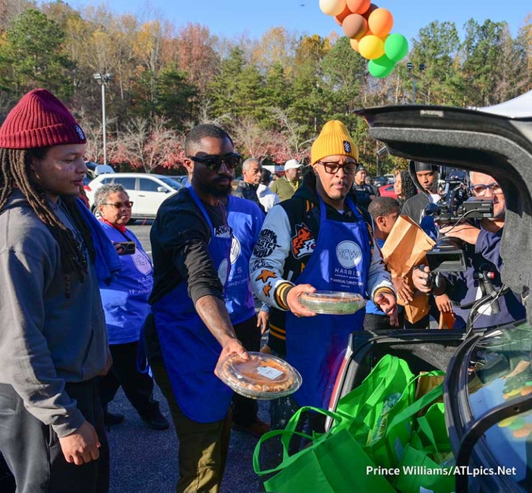 Rapper T.I. hosted his 19th Annual Thanksgiving Turkey Giveaway for ...