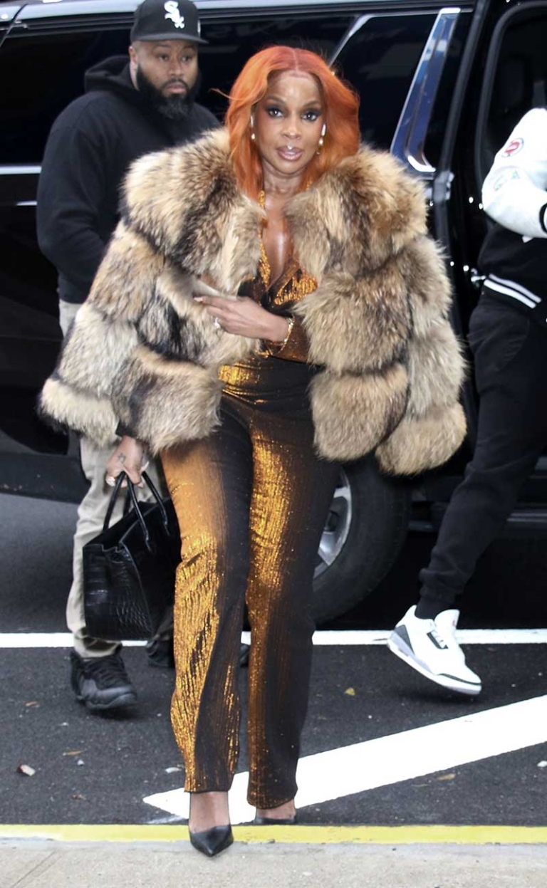 New York, NY – Mary J Blige stops by The Drew Barrymore Show to promote ...