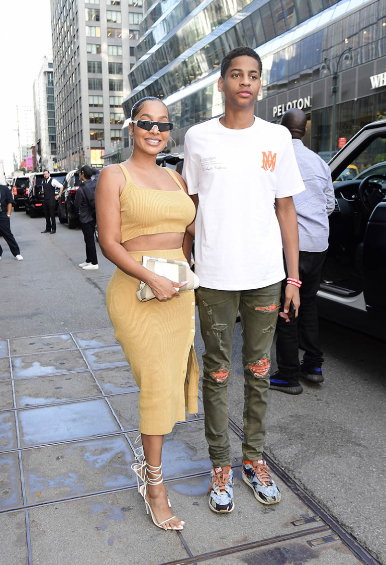 Basketball phenom Kiyan Anthony treats mom La La Anthony like a coat ...
