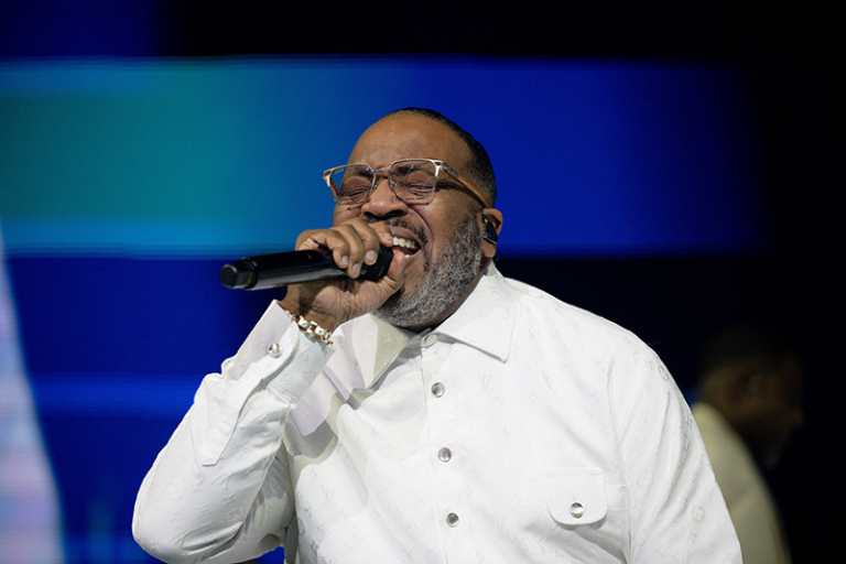 Marvin Sapp tells church ushers to close the doors. ‘No one leaves ...