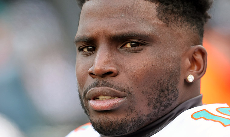 Shocking footage shows NFL star Tyreek Hill holding his baby on balcony ...