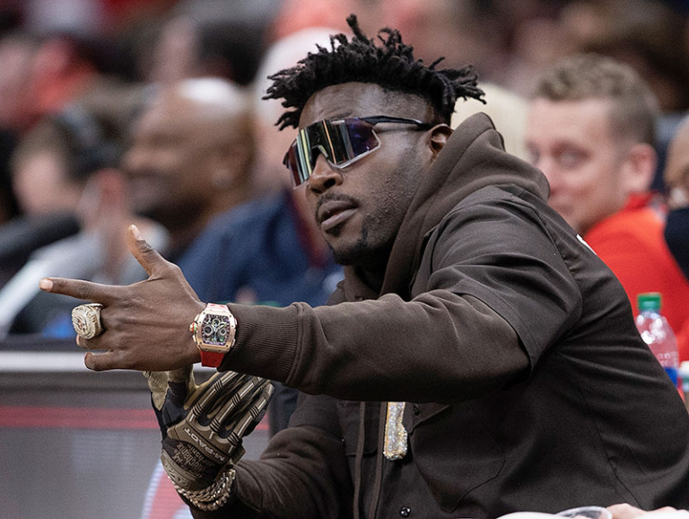 Former NFL WR Antonio Brown Wanted in Florida On Attempted Murder Charge – Sandra Rose