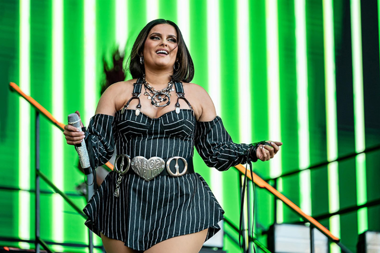 Full-Figured Pop Star Nelly Furtado Claps Back At Body-Shamers | Sandra ...