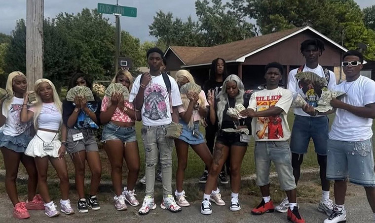 Memphis High School Students’ First Day of School Photo Goes Viral – Sandra Rose