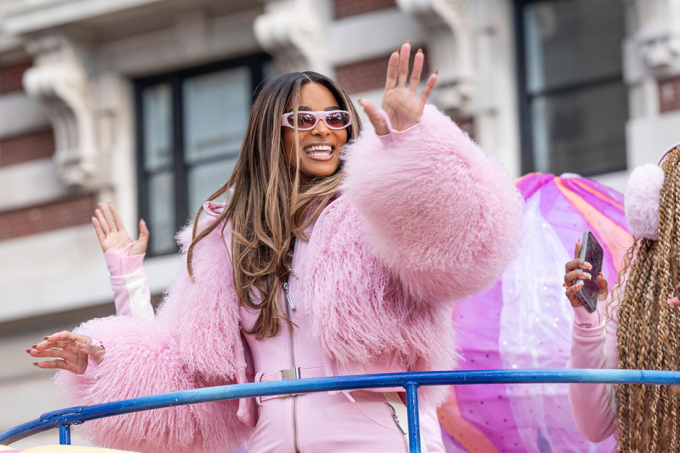 Why Singers Lip-Sync During Macy’s Thanksgiving Day Parade – Sandra Rose