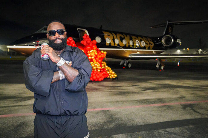 Rick Ross Spotted Flying Economy (Times Are Hard) | Sandra Rose